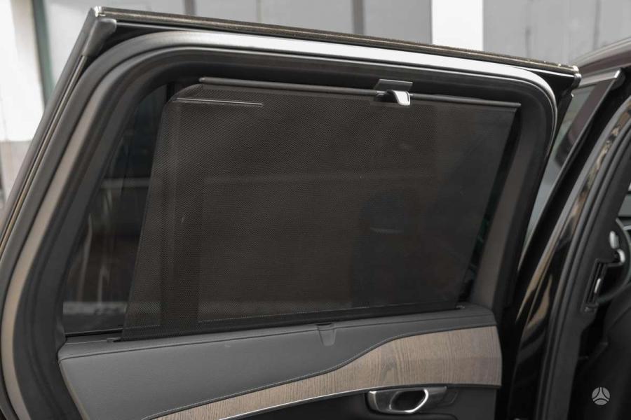 Black Volvo XC90 2023 in Vilnius, with an engine capacity of 1.97 L and mileage of 52 thousand km for 44950 €, photo 16 on AUTOMOTO.COM.LV