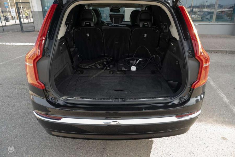 Black Volvo XC90 2023 in Vilnius, with an engine capacity of 1.97 L and mileage of 52 thousand km for 44950 €, photo 19 on AUTOMOTO.COM.LV