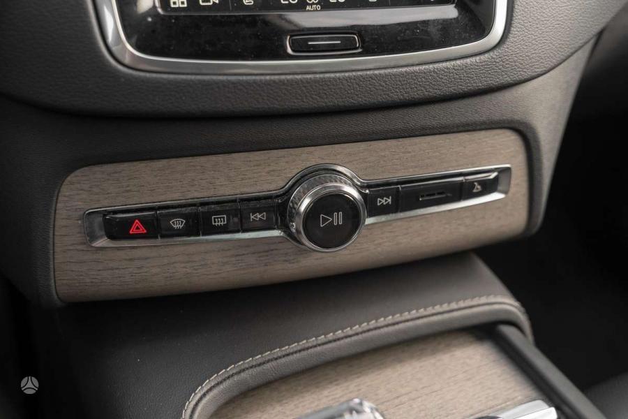 Black Volvo XC90 2023 in Vilnius, with an engine capacity of 1.97 L and mileage of 52 thousand km for 44950 €, photo 30 on AUTOMOTO.COM.LV