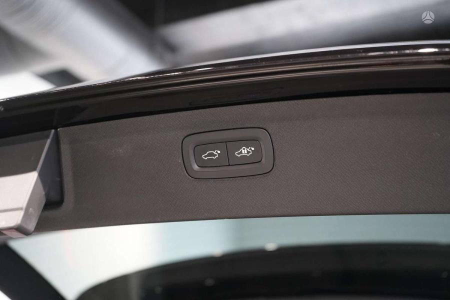 Melns Volvo XC90 2023 Viļņa, ar dzinēja tilpumu 1.97 L un nobraukumu 52 tūkst. km par 41900 €, foto 16 vietnē AUTOMOTO.COM.LV