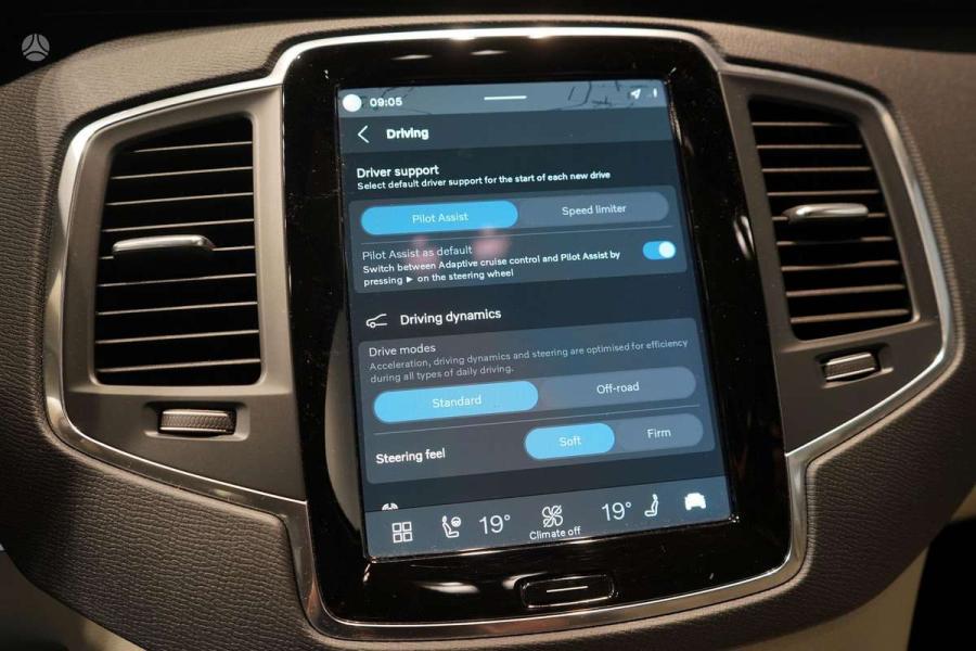 Melns Volvo XC90 2023 Viļņa, ar dzinēja tilpumu 1.97 L un nobraukumu 52 tūkst. km par 41900 €, foto 22 vietnē AUTOMOTO.COM.LV