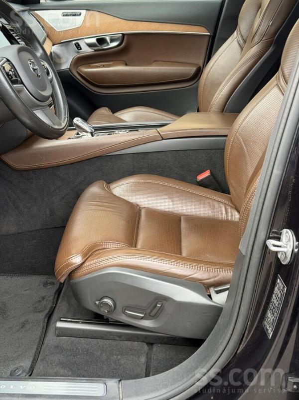 Black Volvo XC90 2023 in Riga, with an engine capacity of 2.00 L and mileage of 0 thousand km for 44500 €, photo 6 on AUTOMOTO.COM.LV