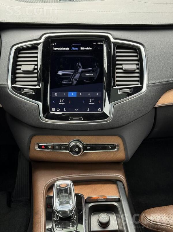 Black Volvo XC90 2023 in Riga, with an engine capacity of 2.00 L and mileage of 0 thousand km for 44500 €, photo 11 on AUTOMOTO.COM.LV