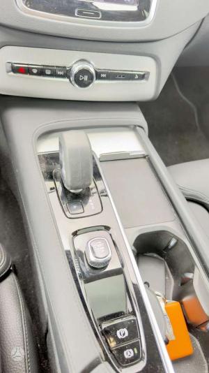 Melns Volvo XC90 2024 Šauļi, ar dzinēja tilpumu 1.97 L un nobraukumu 29 tūkst. km par 38950 €, foto 24 vietnē AUTOMOTO.COM.LV