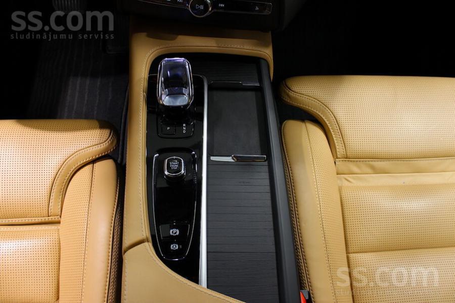 Black Volvo XC90 2024 in Riga, with an engine capacity of 2.00 L and mileage of 34 thousand km for 52000 €, photo 20 on AUTOMOTO.COM.LV