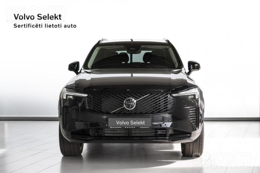 Black Volvo XC90 2025 in Riga, with an engine capacity of 2.00 L and mileage of 3 thousand km for 69990 €, photo 4 on AUTOMOTO.COM.LV