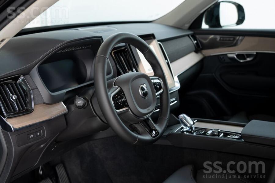 Black Volvo XC90 2025 in Riga, with an engine capacity of 2.00 L and mileage of 3 thousand km for 69990 €, photo 7 on AUTOMOTO.COM.LV