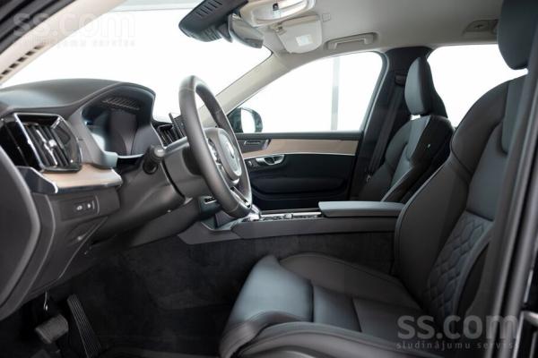 Black Volvo XC90 2025 in Riga, with an engine capacity of 2.00 L and mileage of 3 thousand km for 69990 €, photo 7 on AUTOMOTO.COM.LV