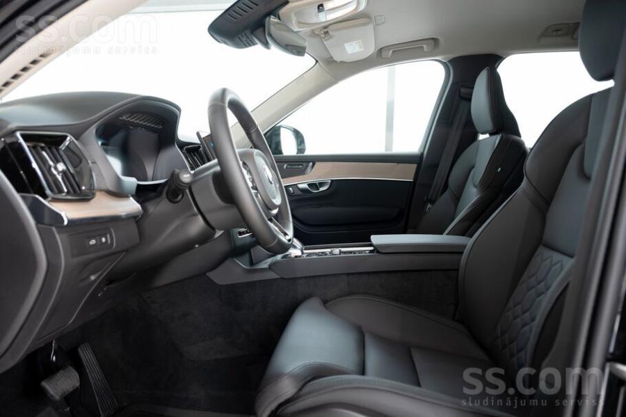 Black Volvo XC90 2025 in Riga, with an engine capacity of 2.00 L and mileage of 3 thousand km for 69990 €, photo 8 on AUTOMOTO.COM.LV