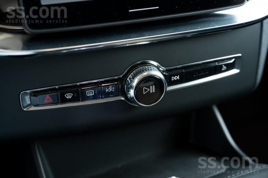 Black Volvo XC90 2025 in Riga, with an engine capacity of 2.00 L and mileage of 3 thousand km for 69990 €, photo 27 on AUTOMOTO.COM.LV