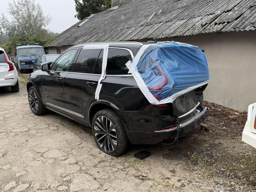 Черный Вольво ХС90 2025 в Шакяй, объемом двигателя 1.97 л и пробегом 15 тыс. км за 35000 €, фото 4 на AUTOMOTO.COM.LV
