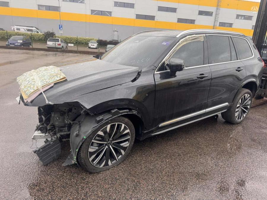 Черный Вольво ХС90 2025 в Вильнюс, объемом двигателя 1.97 л и пробегом 2 тыс. км за 19800 €, фото 1 на AUTOMOTO.COM.LV