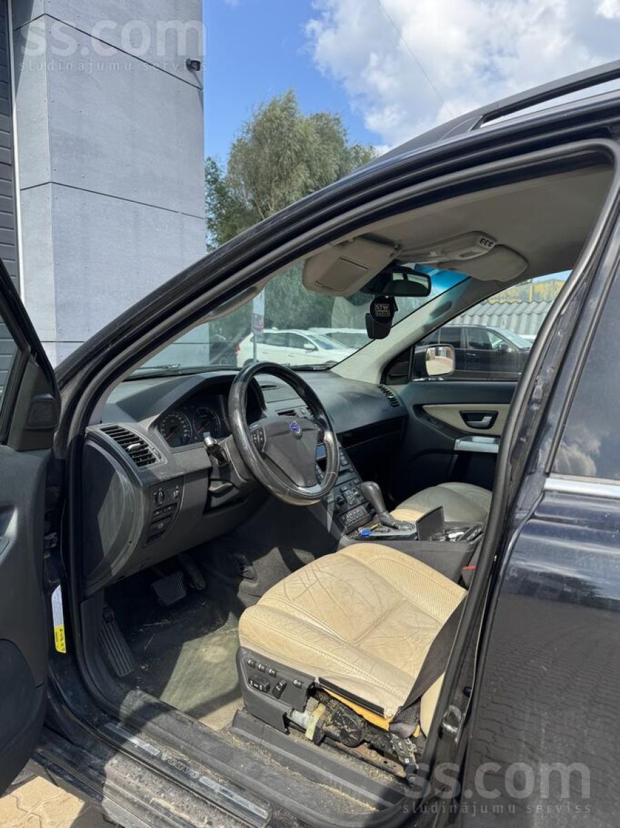 Black Volvo XC90 2026 in Riga, with an engine capacity of 2.40 L and mileage of 428 thousand km for 820 €, photo 5 on AUTOMOTO.COM.LV
