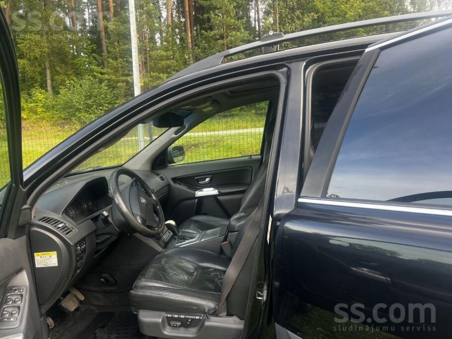 Melns Volvo XC90 2003 Valmiera, ar dzinēja tilpumu 2.40 L un nobraukumu 335 tūkst. km par 1200 €, foto 4 vietnē AUTOMOTO.COM.LV