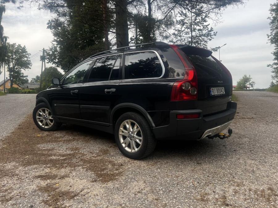 Melns Volvo XC90 2003 Valmiera, ar dzinēja tilpumu 2.40 L un nobraukumu 335 tūkst. km par 1200 €, foto 5 vietnē AUTOMOTO.COM.LV