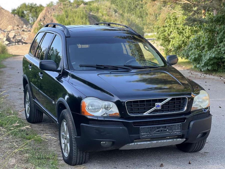 Black Volvo XC90 2004 in Klaipeda, with an engine capacity of 2.90 L and mileage of 207 thousand km for 1950 €, photo 3 on AUTOMOTO.COM.LV
