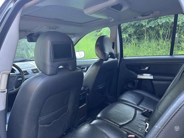 Black Volvo XC90 2004 in Klaipeda, with an engine capacity of 2.90 L and mileage of 207 thousand km for 1950 €, photo 6 on AUTOMOTO.COM.LV