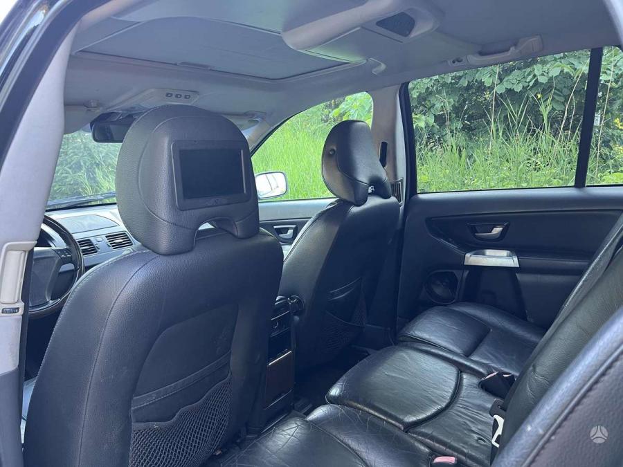 Black Volvo XC90 2004 in Klaipeda, with an engine capacity of 2.90 L and mileage of 207 thousand km for 1950 €, photo 7 on AUTOMOTO.COM.LV