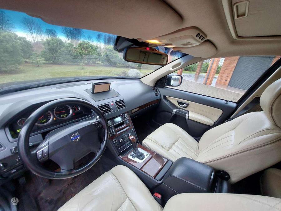 Melns Volvo XC90 2006 Marijampole, ar dzinēja tilpumu 2.40 L un nobraukumu 395 tūkst. km par 6500 €, foto 12 vietnē AUTOMOTO.COM.LV