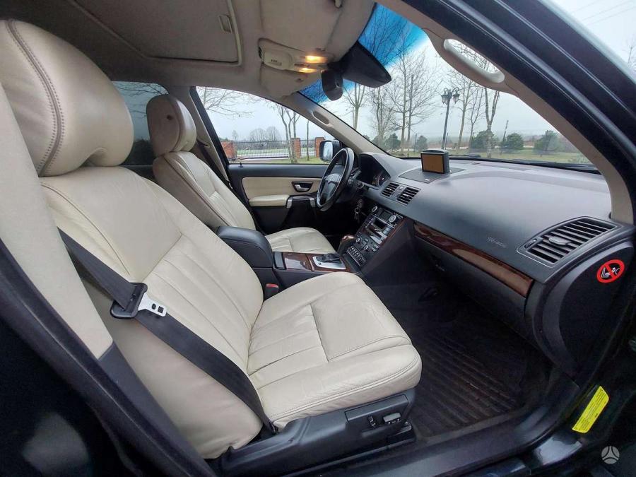 Melns Volvo XC90 2006 Marijampole, ar dzinēja tilpumu 2.40 L un nobraukumu 395 tūkst. km par 6500 €, foto 16 vietnē AUTOMOTO.COM.LV