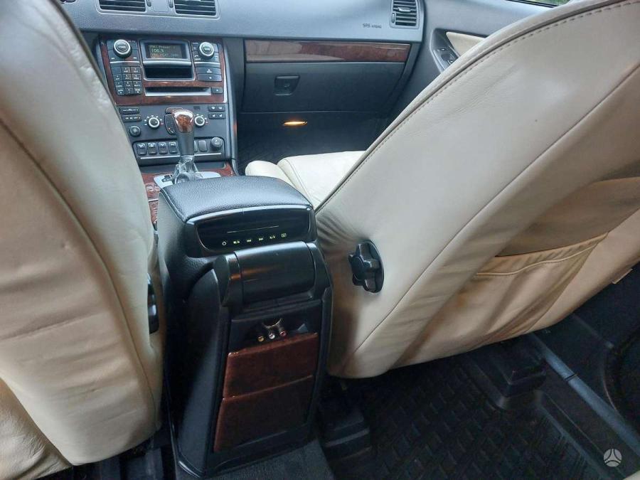 Melns Volvo XC90 2006 Marijampole, ar dzinēja tilpumu 2.40 L un nobraukumu 395 tūkst. km par 6500 €, foto 20 vietnē AUTOMOTO.COM.LV