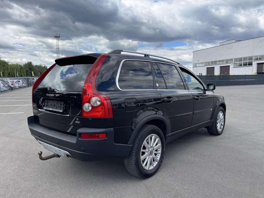Black Volvo XC90 2006 in Marijampole, with an engine capacity of 2.40 L and mileage of 350 thousand km for 3999 €, photo 5 on AUTOMOTO.COM.LV