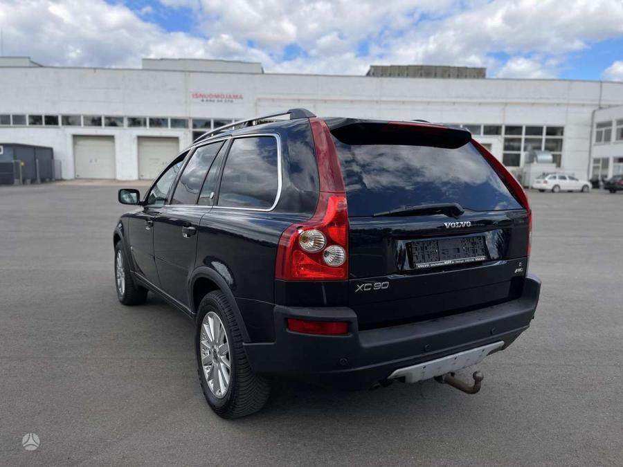 Black Volvo XC90 2006 in Marijampole, with an engine capacity of 2.40 L and mileage of 350 thousand km for 3999 €, photo 7 on AUTOMOTO.COM.LV