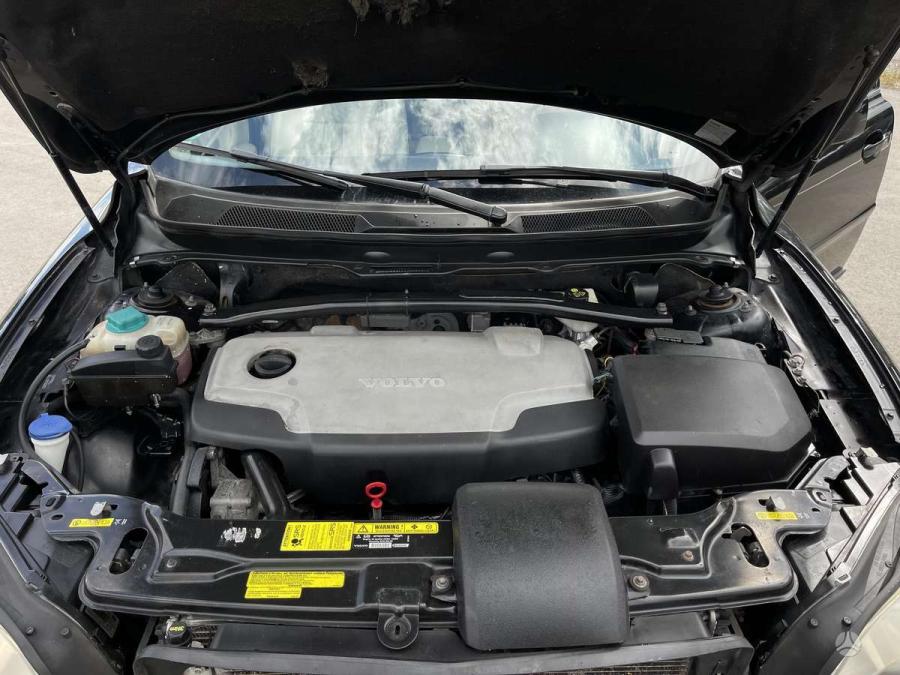 Black Volvo XC90 2006 in Marijampole, with an engine capacity of 2.40 L and mileage of 350 thousand km for 3999 €, photo 9 on AUTOMOTO.COM.LV