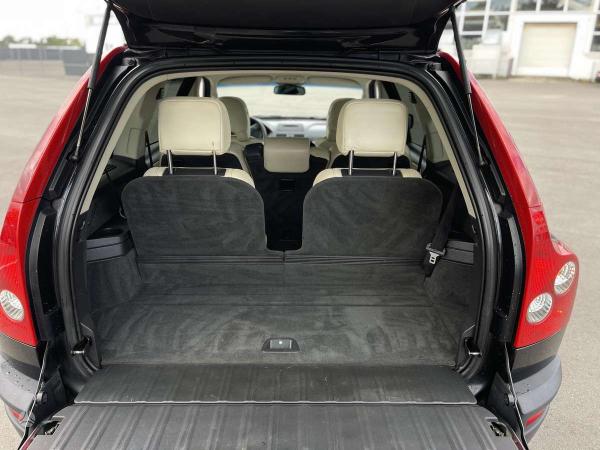 Black Volvo XC90 2006 in Marijampole, with an engine capacity of 2.40 L and mileage of 350 thousand km for 3999 €, photo 9 on AUTOMOTO.COM.LV