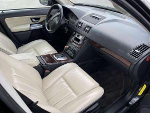 Black Volvo XC90 2006 in Marijampole, with an engine capacity of 2.40 L and mileage of 350 thousand km for 3999 €, photo 11 on AUTOMOTO.COM.LV