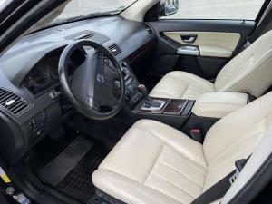 Black Volvo XC90 2006 in Marijampole, with an engine capacity of 2.40 L and mileage of 350 thousand km for 3999 €, photo 12 on AUTOMOTO.COM.LV