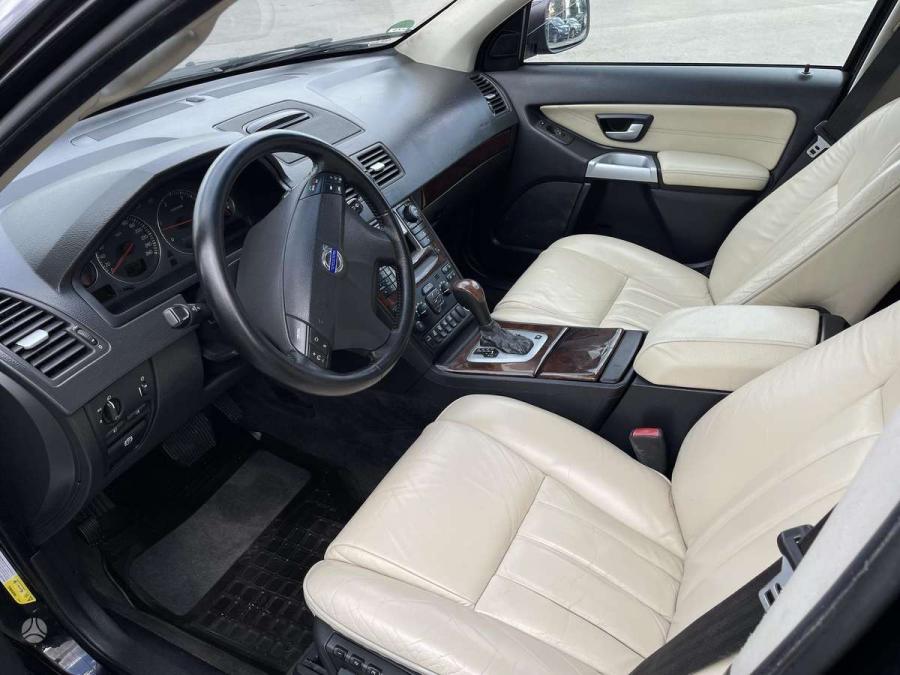 Black Volvo XC90 2006 in Marijampole, with an engine capacity of 2.40 L and mileage of 350 thousand km for 3999 €, photo 12 on AUTOMOTO.COM.LV