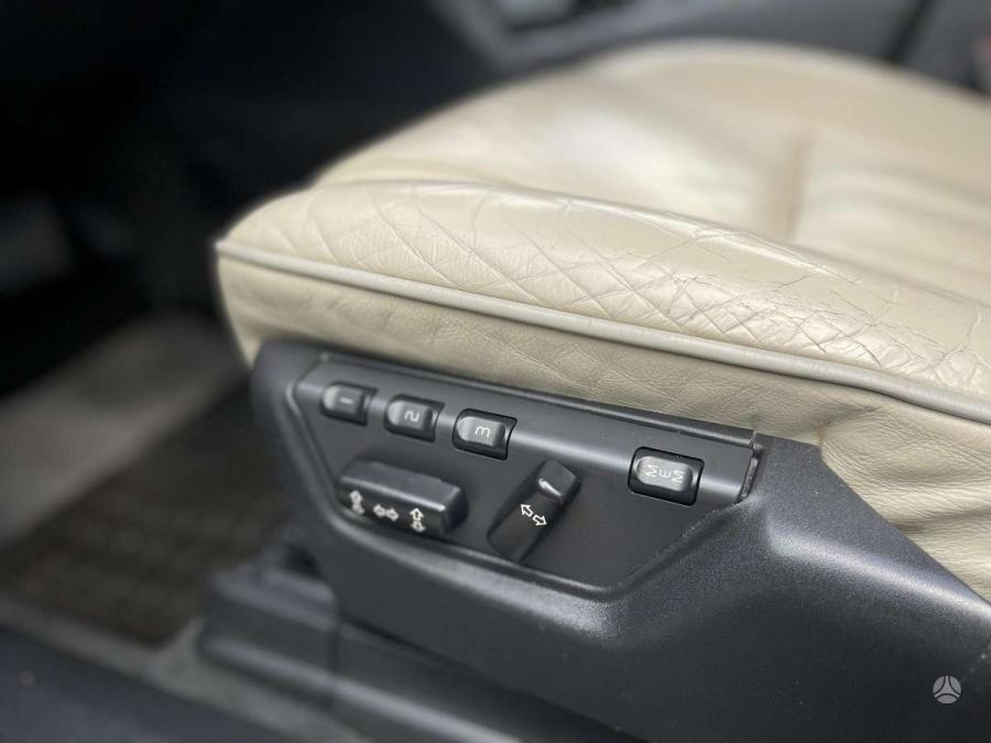Black Volvo XC90 2006 in Marijampole, with an engine capacity of 2.40 L and mileage of 350 thousand km for 3999 €, photo 15 on AUTOMOTO.COM.LV