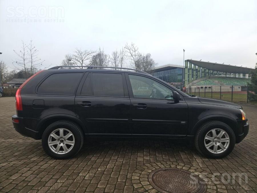 Black Volvo XC90 2004 in Jelgava, with an engine capacity of 2.40 L and mileage of 342 thousand km for 3650 €, photo 5 on AUTOMOTO.COM.LV