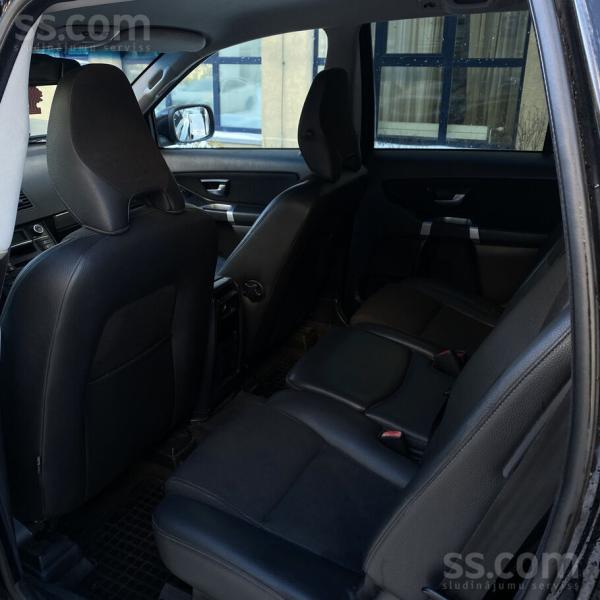 Black Volvo XC90 2008 in Ogre, with an engine capacity of 2.40 L and mileage of 260 thousand km for 5900 €, photo 8 on AUTOMOTO.COM.LV