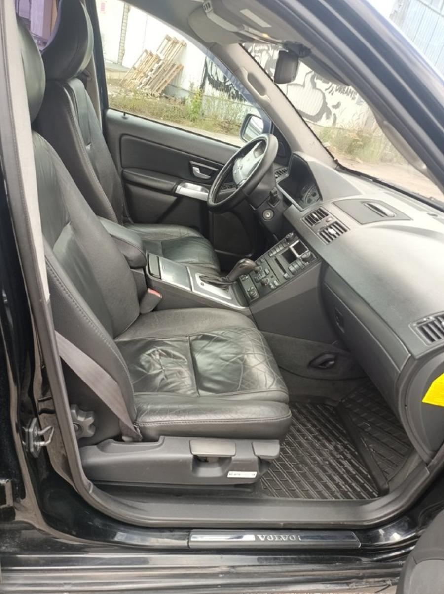 Melns Volvo XC90 2003 Tallina, ar dzinēja tilpumu 0.00 L un nobraukumu 378 tūkst. km par 3500 €, foto 18 vietnē AUTOMOTO.COM.LV