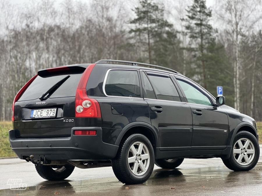 Black Volvo XC90 2005 in Kaunas, with an engine capacity of 2.40 L and mileage of 222 thousand km for 3899 €, photo 8 on AUTOMOTO.COM.LV