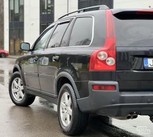 Black Volvo XC90 2005 in Kaunas, with an engine capacity of 2.40 L and mileage of 222 thousand km for 3899 €, photo 13 on AUTOMOTO.COM.LV