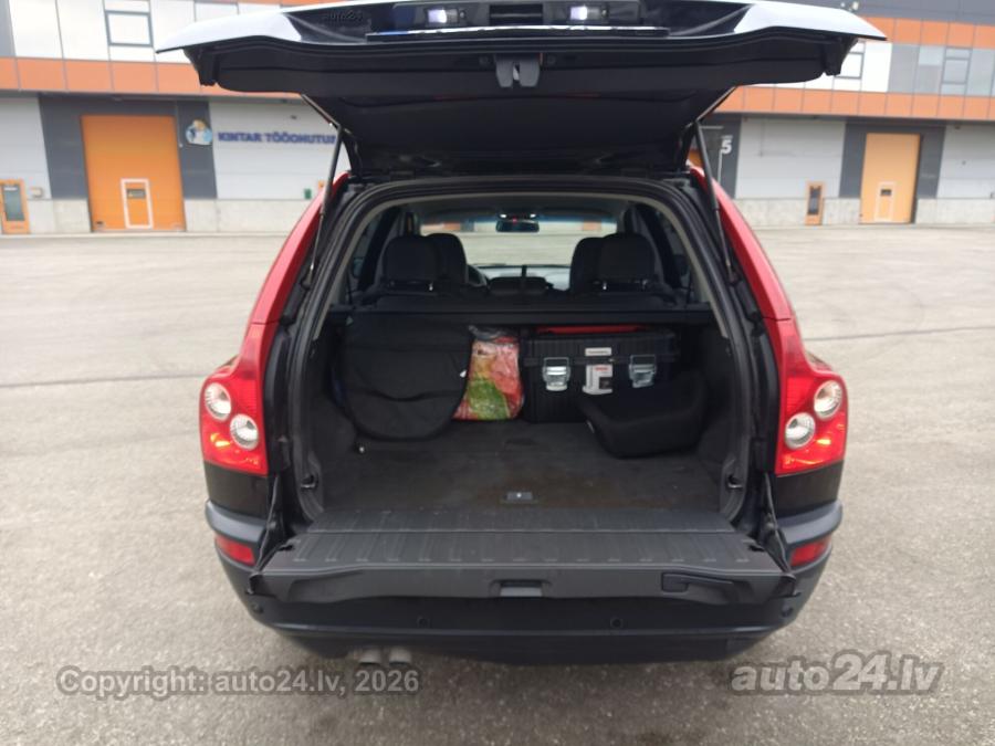 Black Volvo XC90 2005 in Tallinn, with an engine capacity of 2.90 L and mileage of 259 thousand km for 6750 €, photo 9 on AUTOMOTO.COM.LV