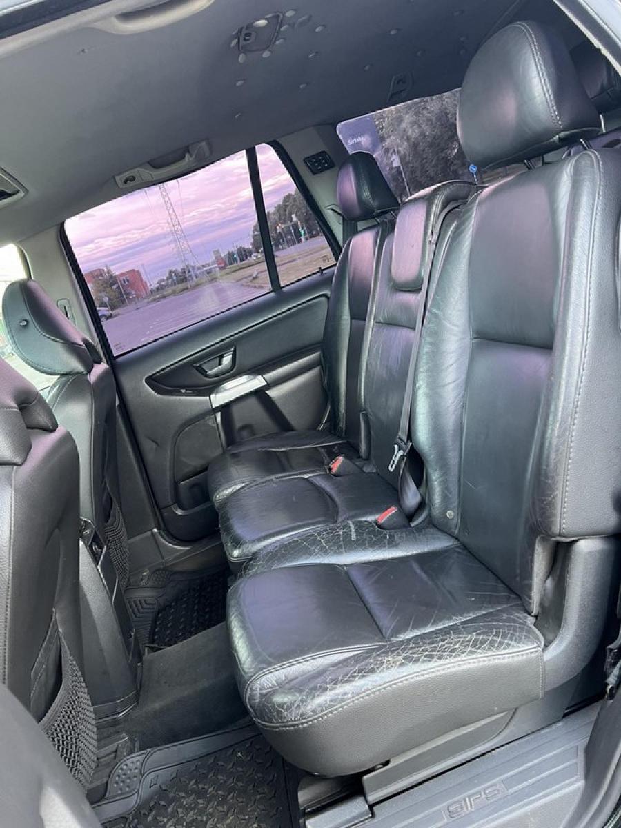 Melns Volvo XC90 2005 Narva, ar dzinēja tilpumu 2.40 L un nobraukumu 335 tūkst. km par 2999 €, foto 23 vietnē AUTOMOTO.COM.LV