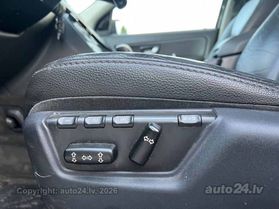 Melns Volvo XC90 2005 Narva, ar dzinēja tilpumu 2.40 L un nobraukumu 335 tūkst. km par 2999 €, foto 20 vietnē AUTOMOTO.COM.LV