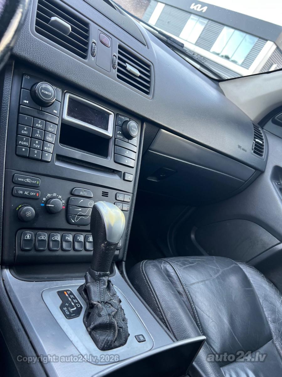 Melns Volvo XC90 2005 Narva, ar dzinēja tilpumu 2.40 L un nobraukumu 335 tūkst. km par 2999 €, foto 26 vietnē AUTOMOTO.COM.LV