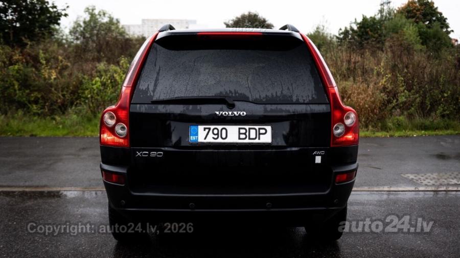 Black Volvo XC90 2005 in Tallinn, with an engine capacity of 2.40 L and mileage of 388 thousand km for 3990 €, photo 7 on AUTOMOTO.COM.LV