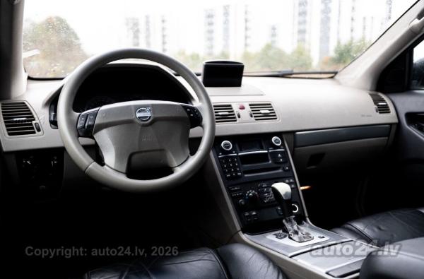 Black Volvo XC90 2005 in Tallinn, with an engine capacity of 2.40 L and mileage of 388 thousand km for 3990 €, photo 9 on AUTOMOTO.COM.LV