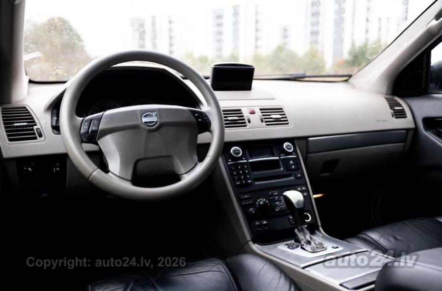 Black Volvo XC90 2005 in Tallinn, with an engine capacity of 2.40 L and mileage of 388 thousand km for 3990 €, photo 10 on AUTOMOTO.COM.LV