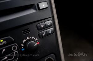 Black Volvo XC90 2005 in Tallinn, with an engine capacity of 2.40 L and mileage of 388 thousand km for 3990 €, photo 17 on AUTOMOTO.COM.LV