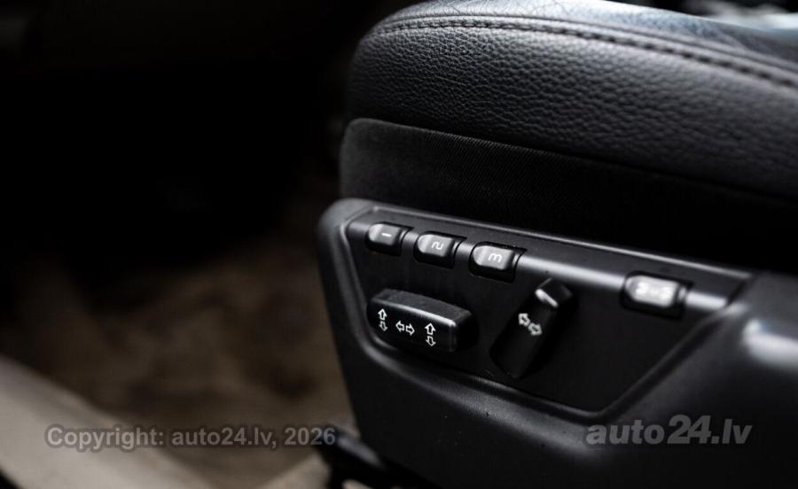 Black Volvo XC90 2005 in Tallinn, with an engine capacity of 2.40 L and mileage of 388 thousand km for 3990 €, photo 19 on AUTOMOTO.COM.LV