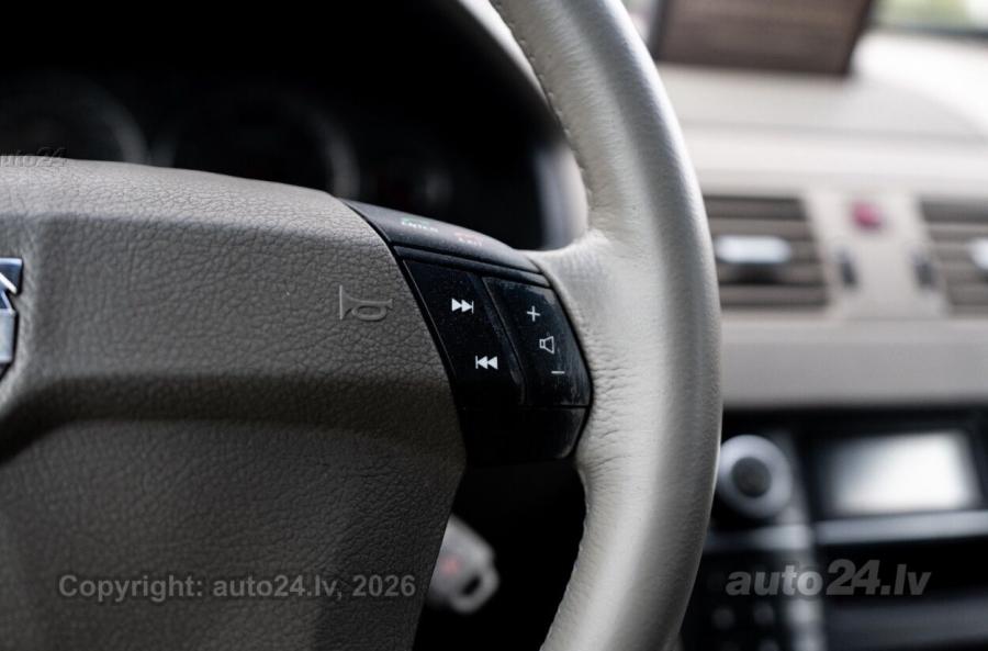 Black Volvo XC90 2005 in Tallinn, with an engine capacity of 2.40 L and mileage of 388 thousand km for 3990 €, photo 21 on AUTOMOTO.COM.LV