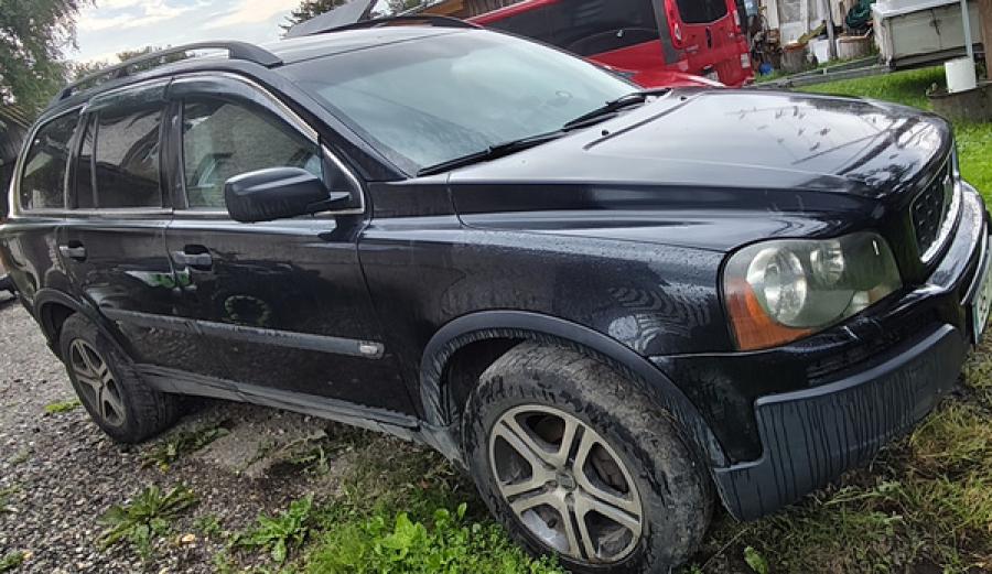 Black Volvo XC90 2005 in Rakvere, with an engine capacity of 0.00 L and mileage of 379 thousand km for 3500 €, photo 3 on AUTOMOTO.COM.LV