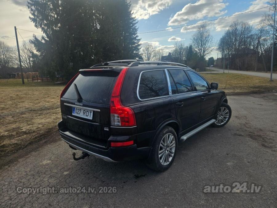 Black Volvo XC90 2006 in Voru, with an engine capacity of 2.40 L and mileage of 399 thousand km for 5000 €, photo 4 on AUTOMOTO.COM.LV